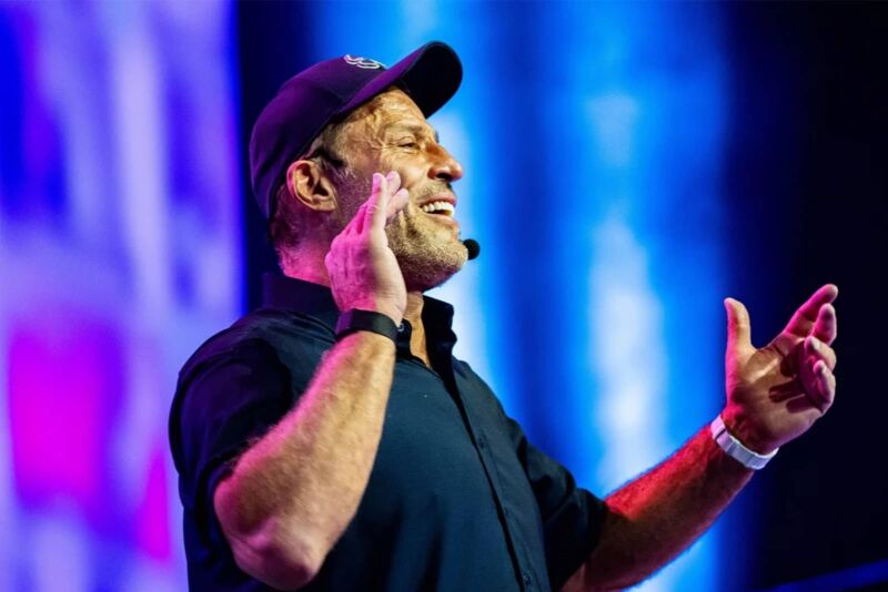 Tony Robbins - This Is What Actually Triggers Us • Succesgids